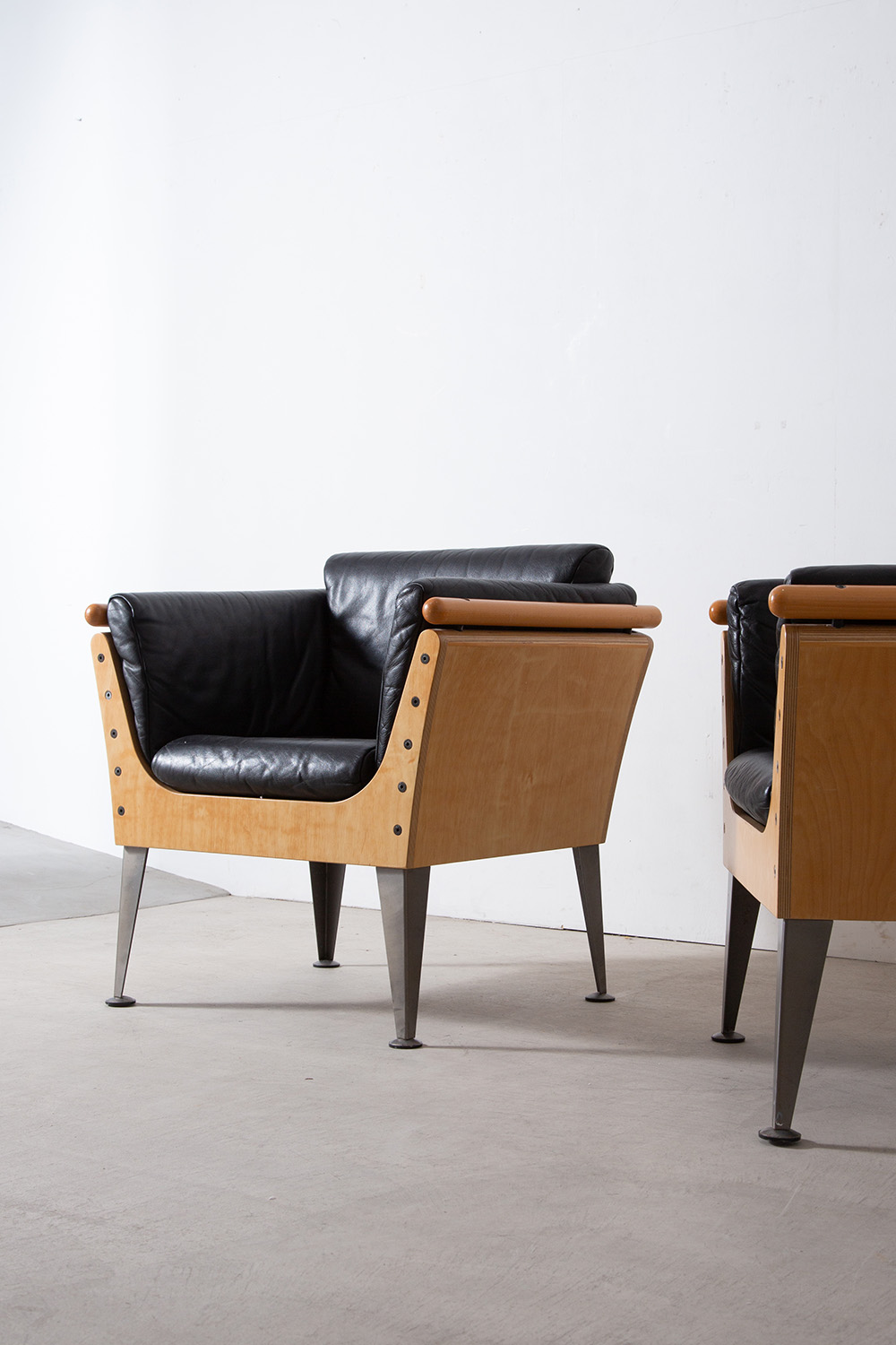 stoop | Postmodern Style Arm Chairs for Thema in Birchwood , Leather ...